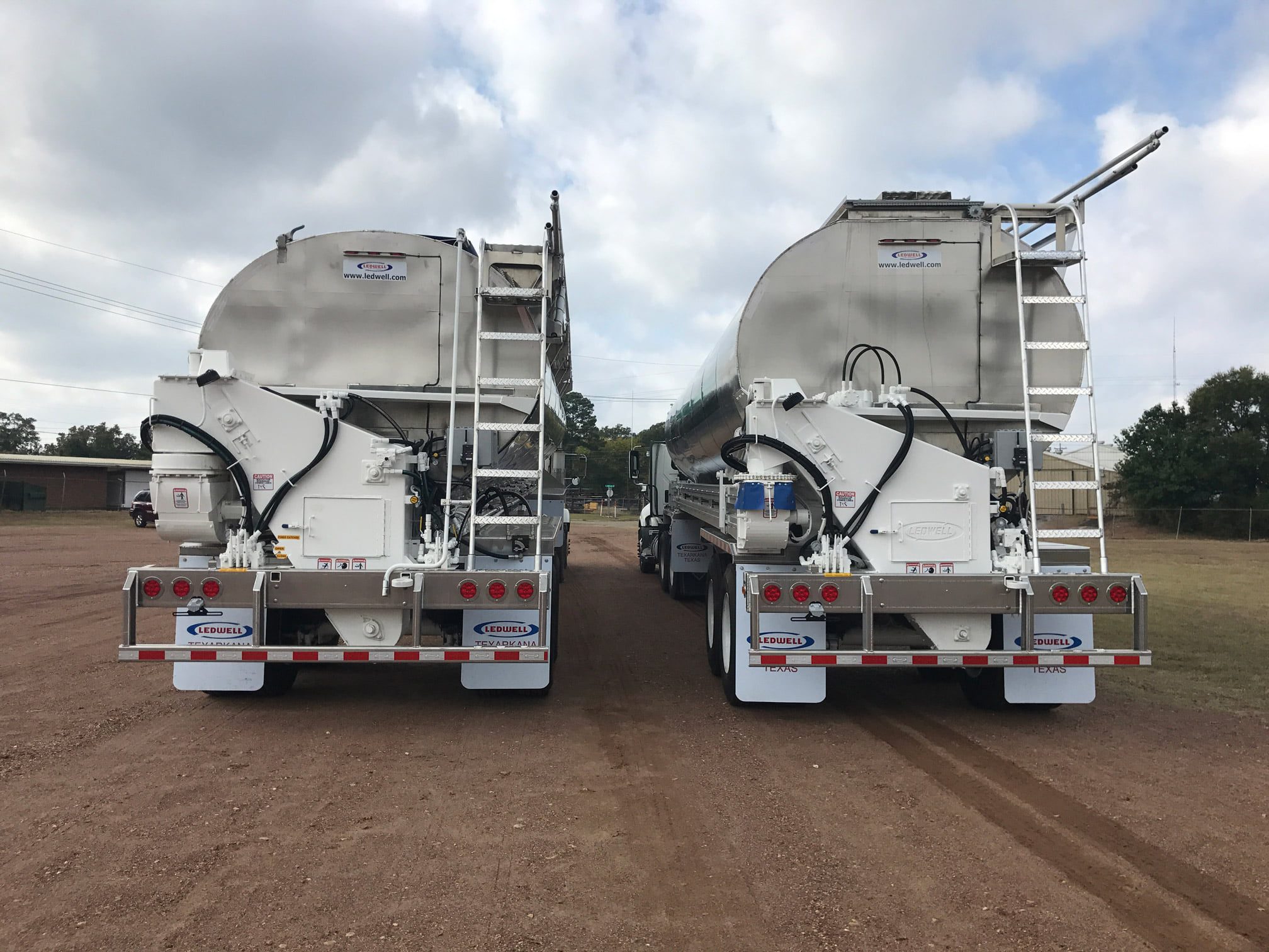 Paddle Wagon Feed Trailer | Ledwell Manufactured Feed Trailers